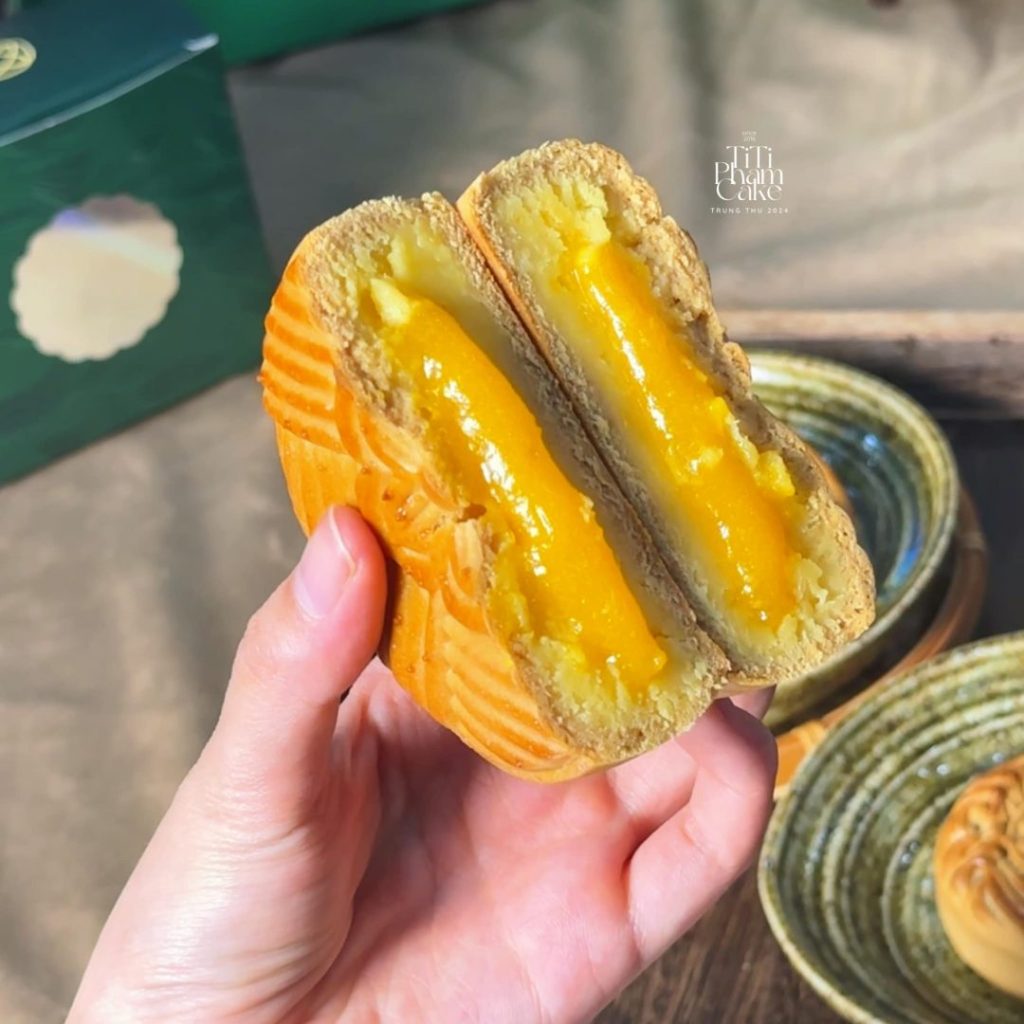 Thưởng thức cảm giác tan chảy từ bánh trung thu Lava Custard nhà ...
